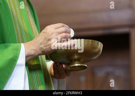 Host and paten Stock Photo - Alamy