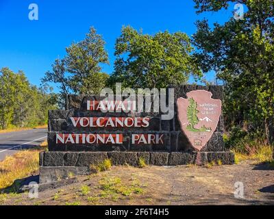 Entrance sign to Hawaii Volcanoes National Park, Big Island, Hawaii ...