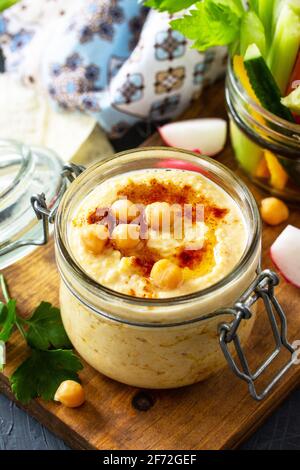 Healthy snacks. Vegetables and hummus Stock Photo - Alamy