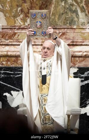 Pope Francis celebrating Easter Mass at St. Peter's Basilica in The ...