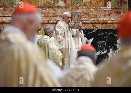 Pope Francis celebrating Easter Mass at St. Peter's Basilica in The ...