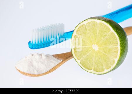 Baking soda with lemon - Text space Stock Photo - Alamy