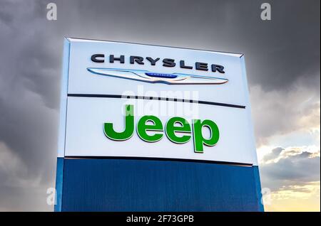 Chrysler, Jeep automobile dealership sign Stock Photo - Alamy