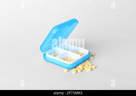 Container of vitamin B9 folic acid Stock Photo - Alamy