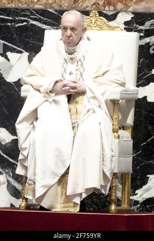 Pope Francis celebrating Easter Mass at St. Peter's Basilica in The ...