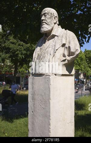 France, Paris, Plaine de Monceaux district, the Albert Besnard square ...