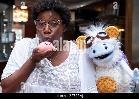 WAFFLES + MOCHI, (aka WAFFLES AND MOCHI), from left: Waffles (voice ...