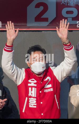 Oh Se-Hoon (C), South Korean conservative and right-wing opposition ...