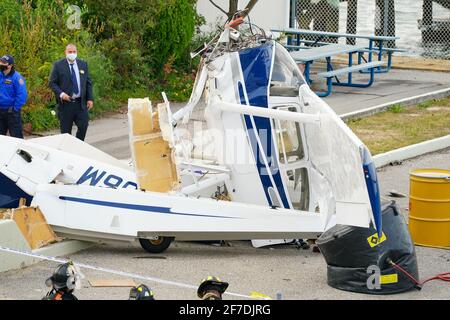 New York - NY - 20201004 - Small Plane Crashes into a Pier near ...