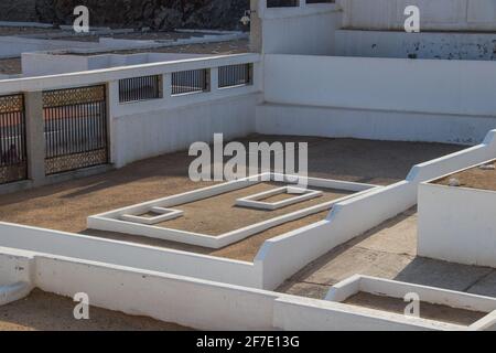 Jannat al-Mualla is Muslim graveyard in Mecca, Saudi Arabia. Jannatul ...