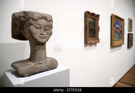 Amedeo Modigliani - Stone Head Stock Photo - Alamy