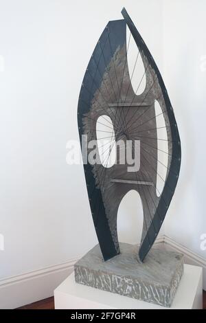 Barbara Hepworth's Winged Figure sculpture outside the John Lewis ...