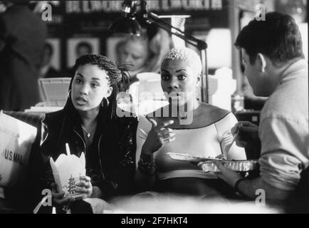 Warren Beatty, Ariyan A. Johnson, Halle Berry Film: Bulworth (1998 ...