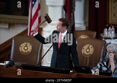 Texas Speaker of the House Dade Phelan oversees debate over a voting ...