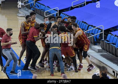 Southern California guard Tahj Eaddy (2) drives around Utah guard Rylan ...