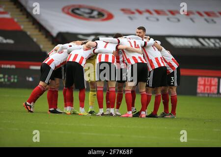 Sheffield United have a team hug before kick-off Stock Photo - Alamy