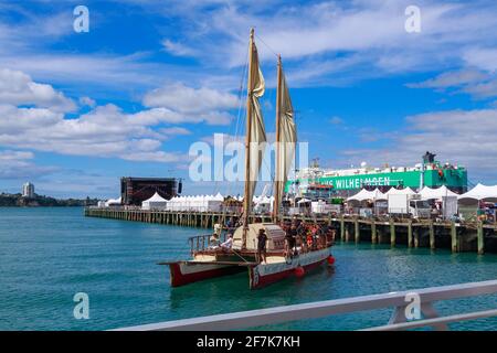 A traditional Maori Waka (canoe), New Zealand Stock Photo - Alamy