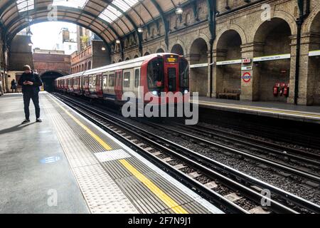 Circle Line train arriving at Notting Hill Gate tube station, Notting ...