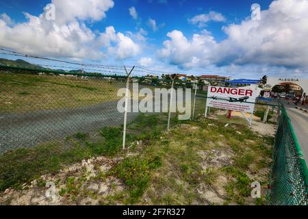Beach spectator jet blast warning sign at the Maho Beach end of Juliana ...