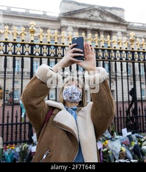 LONDON, UK. APRIL 9TH: Scenes outside Buckingham Palace following the ...
