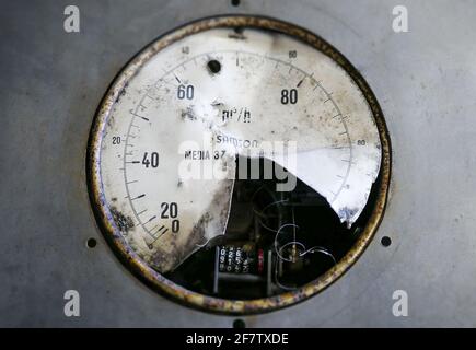 Old Broken Manometer - Pressure Gauge Stock Photo - Alamy