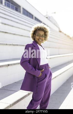 Smiling of beautiful woman posing with city building background ...