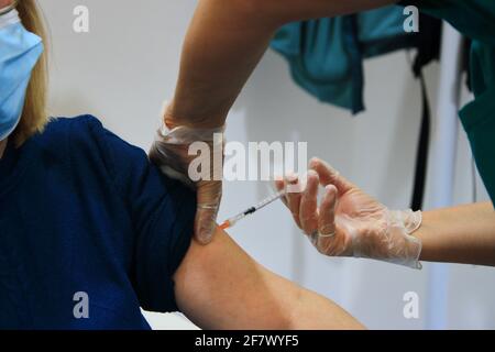Nurse injects old lady with the astrazeneca vaccine during the new ...
