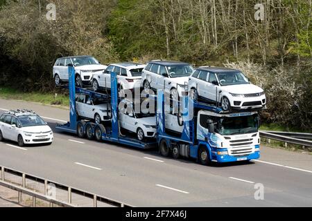 Mobile Services Scania transporter lorry carrying new Land Rover cars ...