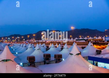 Makkah, Saudi Arabia : Landscape of Mina, City of Tents, the area for ...