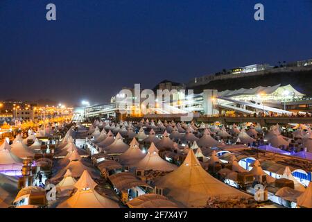 Makkah, Saudi Arabia : Landscape of Mina, City of Tents, the area for ...