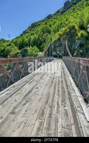 Bridge over Kawarau River, Kawarau Gorge, South Island, New Zealand ...