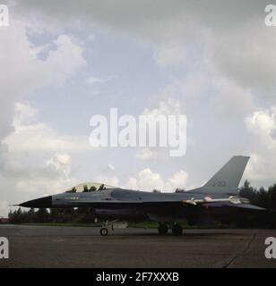 A General Dynamics F-16A with Aim-Sidewinder armament Stock Photo - Alamy