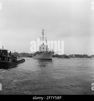 Arrival of the Greek frigate HS Ierax (31, 1951, USA Bostwick Class) in ...