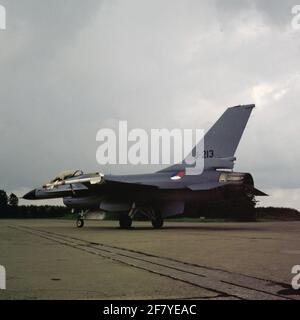 A General Dynamics F-16A with Aim-Sidewinder armament Stock Photo - Alamy