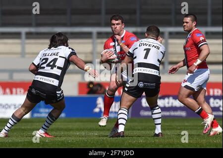 Darcy Lussick (28) of Salford Red Devils and Stefan Ratchford (1) of ...