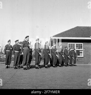 Arm exercise on the Alexanderkazerne in The Hague. The attitude: "In ...