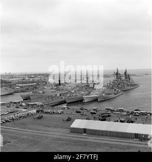 The Type 21 Frigate HMS Amazon speeds through the Red Sea November 1986 ...