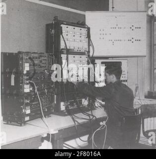 A connecting specialist checks the correct operation of a telex device ...