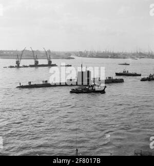 The American nuclear submarine USS Skate (SSN 578, 1957-1968) arrives ...