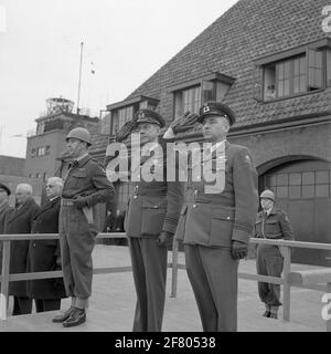 Lieutenant-Colonel-Vlieger observer JHR.MR. R.w.c.g.a. Wittert van ...