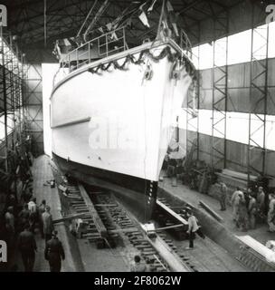 Mine sweep Hr.Ms. Naaldwijk (1955-1992) Launch Stock Photo - Alamy