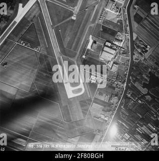 Aerial view of the Kaagbaan (06-24) from Schiphol Airport. The road to ...