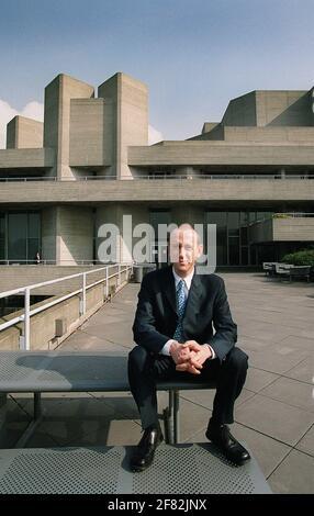 NICHOLAS HYTNER THE NEW DIRECTOR OF THE NATIONAL THEATRE. 25/9/01 ...