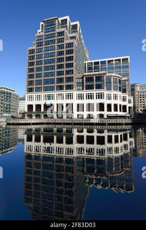 25 Cabot Square Canary Wharf London United Kingdom Stock Photo - Alamy