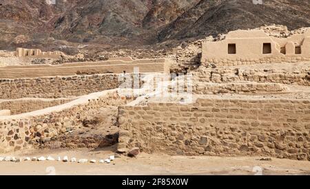Los Paredones - historic ruins of incan castle in Nazca or Nazca town ...
