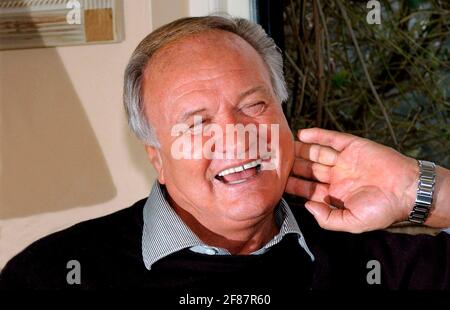 RON ATKINSON AT HOME 5/2/2003 PICTURE DAVID ASHDOWN Stock Photo - Alamy
