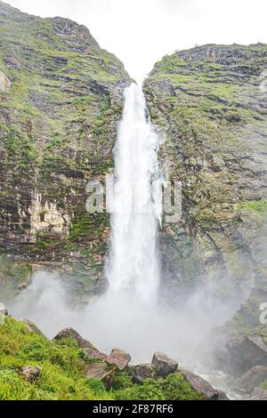 Casca D'anta waterfall at São Francisco river, Serra da Canastra ...