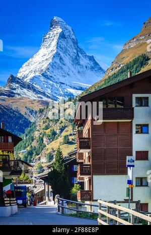 Zermatt, Switzerland street view and Matterhorn Stock Photo - Alamy
