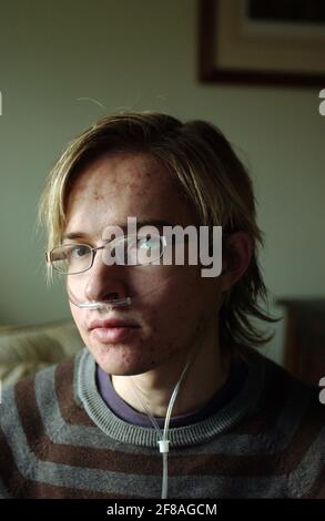 OLI LEWINGTON AT HOME IN MILTON KEYNES.30/11/06 TOM PILSTON Stock Photo ...