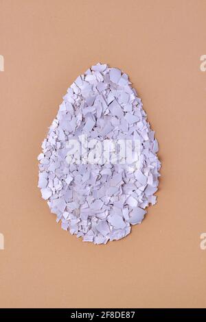Big egg made of eggshell shards Stock Photo - Alamy